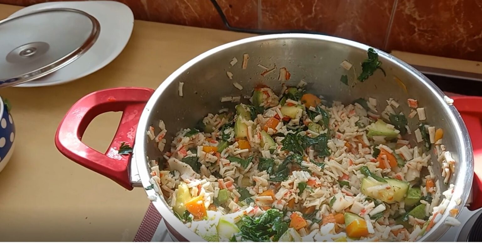 how to make Love Salad of surimi sticks with zucchini and carrots